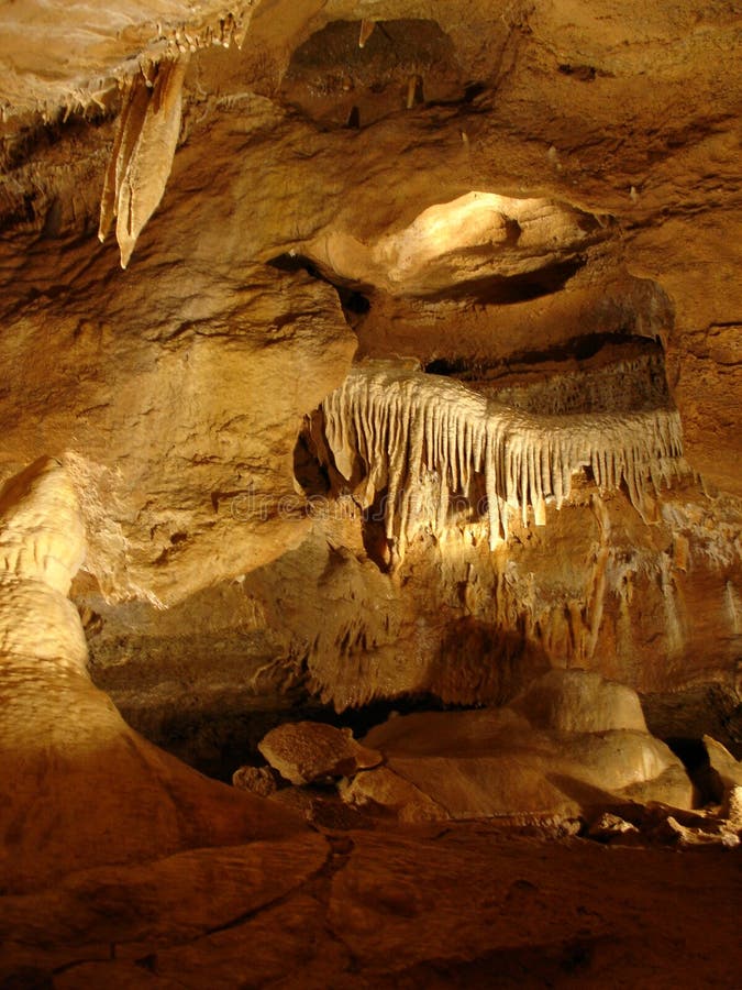 Caverne photo stock. Image du lumière, vieux, antique - 1941532
