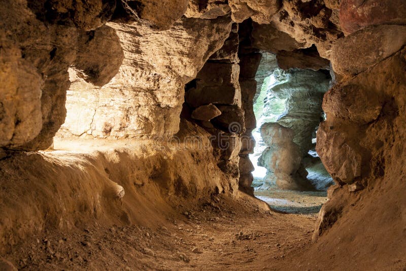 Cavernes De La Grotte Bleue Photo stock - Image du falaise, bleu: 43861672