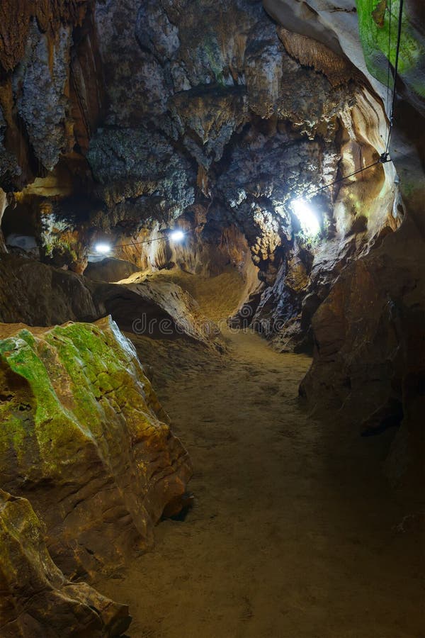 Fondo Sotterraneo Delle Caverne Fotografia Stock - Immagine di gola ...