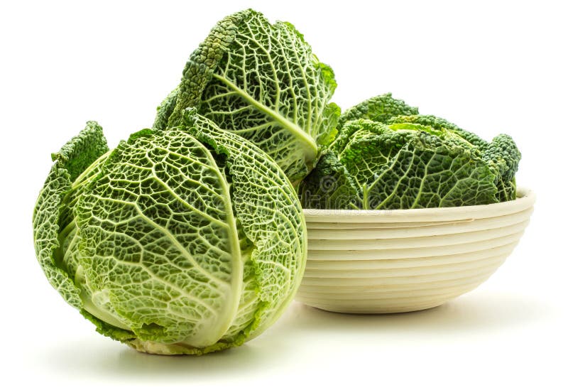 Cavolo Fresco Isolato Su Bianco Fotografia Stock - Immagine di scuro ...