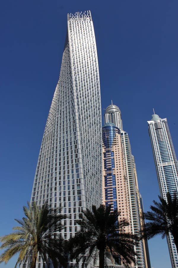 Cayan Tower Torcido No Porto De Dubai Foto de Stock - Imagem de costa ...