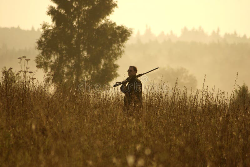 Cazador foto de archivo. Imagen de valiente, guardabosques - 2105752