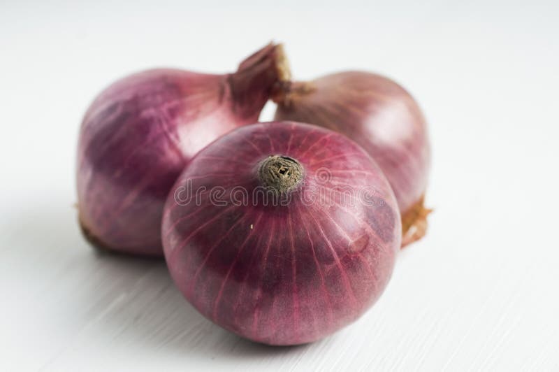 Cebolla Fresca Sobre Fondo Blanco Imagen de archivo - Imagen de sano ...