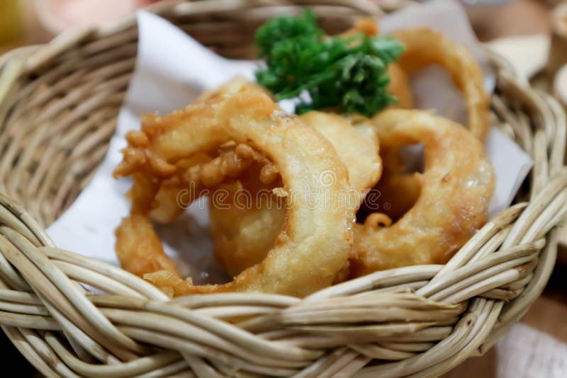Cebolla Frita O Cebolla Frita Foto de archivo - Imagen de anillo, cesta ...