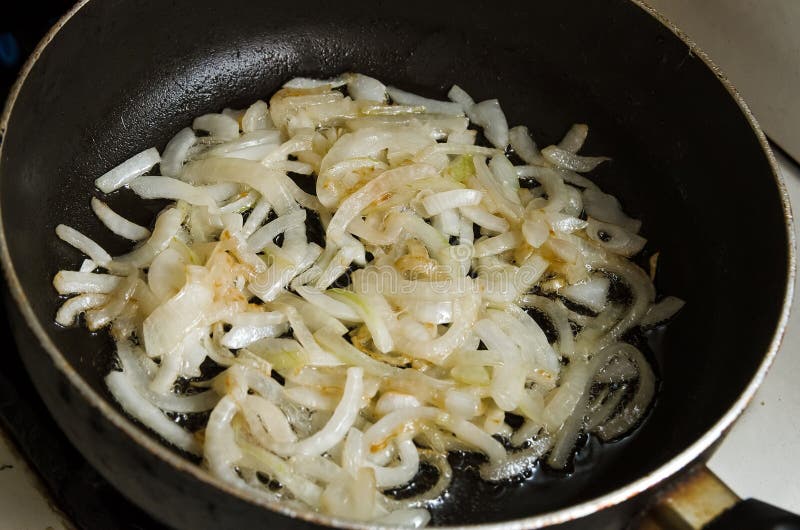 Cebolla frita, primer foto de archivo. Imagen de fondo - 128370996