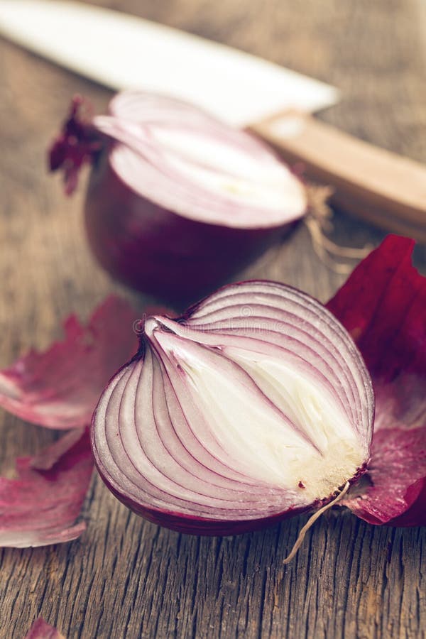 Cebolla Partida En Dos Fotos de stock - Fotos libres de regalías de ...