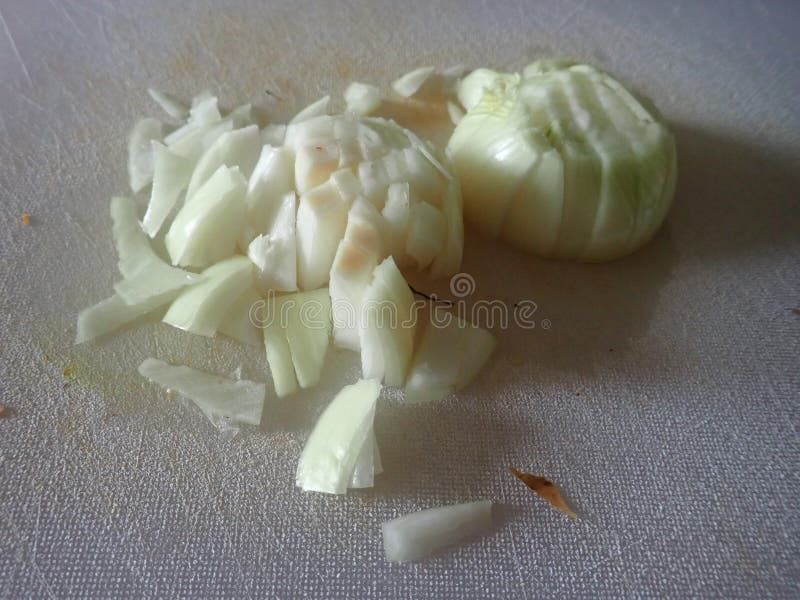 Cebolla Picada En Una Tabla De Corte Imagen de archivo - Imagen de ...