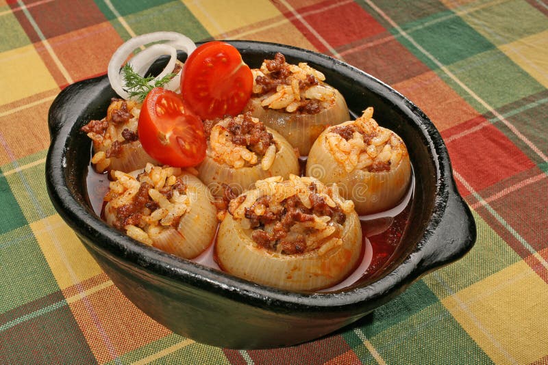 Cebolla Rellena Horneada En El Horno Sobre Fondo Blanco Imagen de ...