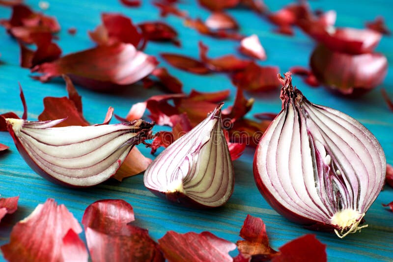 Cebolla Partida En Dos Fotos de stock - Fotos libres de regalías de ...