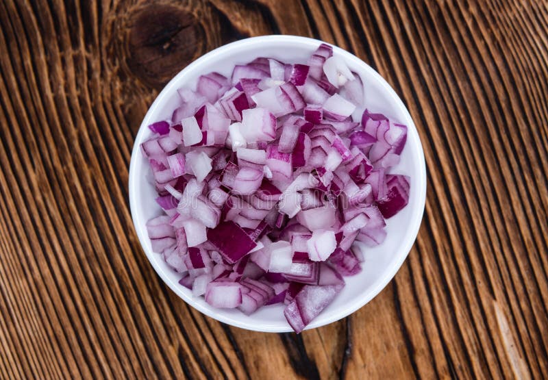 Cebolla Roja Cortada En Cuadritos Imagen de archivo - Imagen de rojo ...
