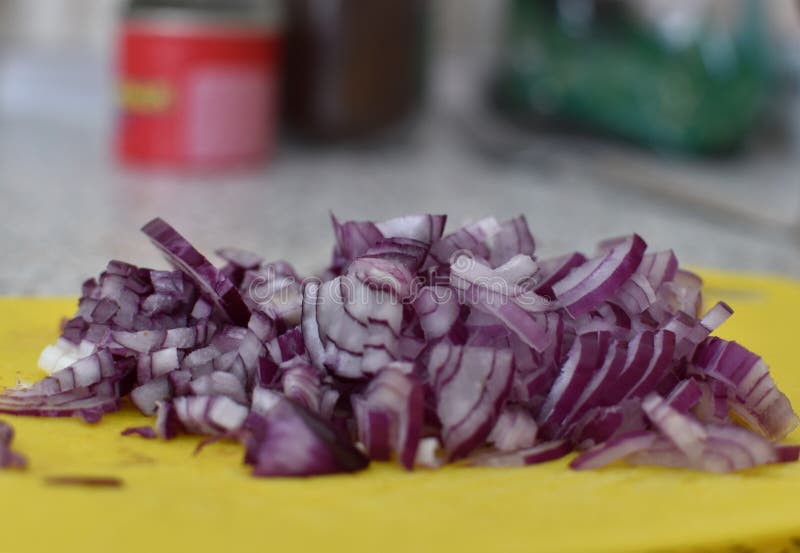 Cebolla roja cortada foto de archivo. Imagen de planta - 271314636