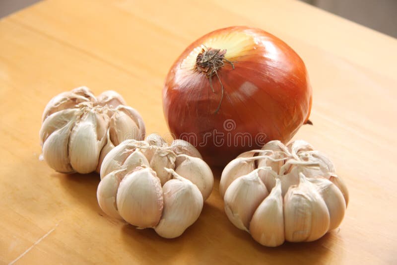 Cebolla y ajo imagen de archivo. Imagen de fondo, medio - 3891393