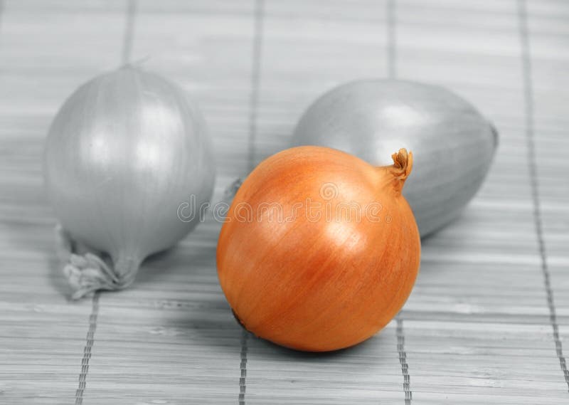 Cebollas grandes imagen de archivo. Imagen de producto - 11676379