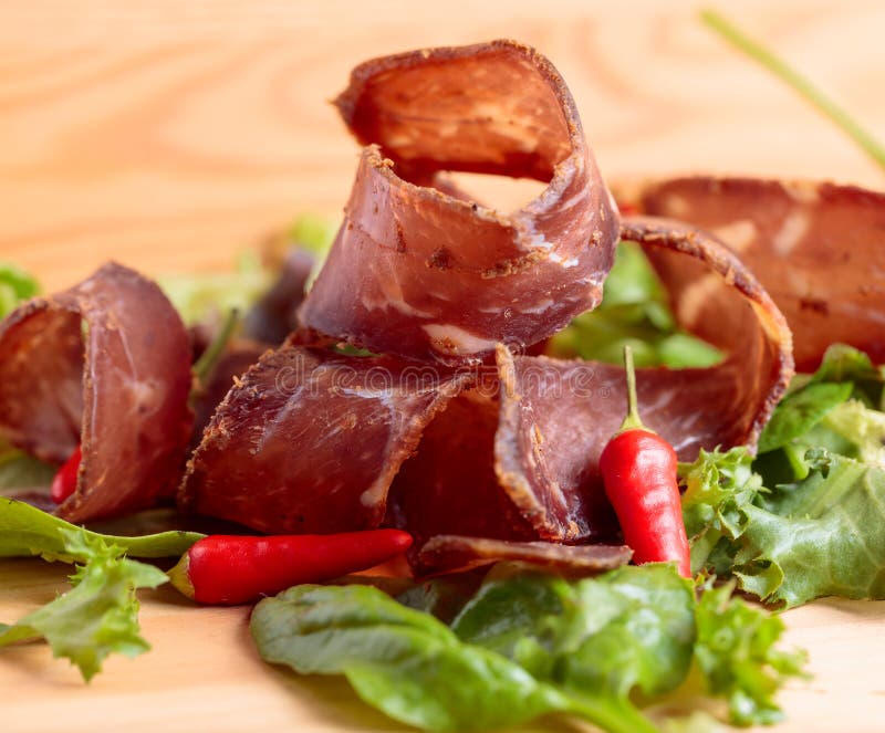 Cecina Seca Con Las Hierbas Y Las Pimientas Rojas Imagen de archivo ...