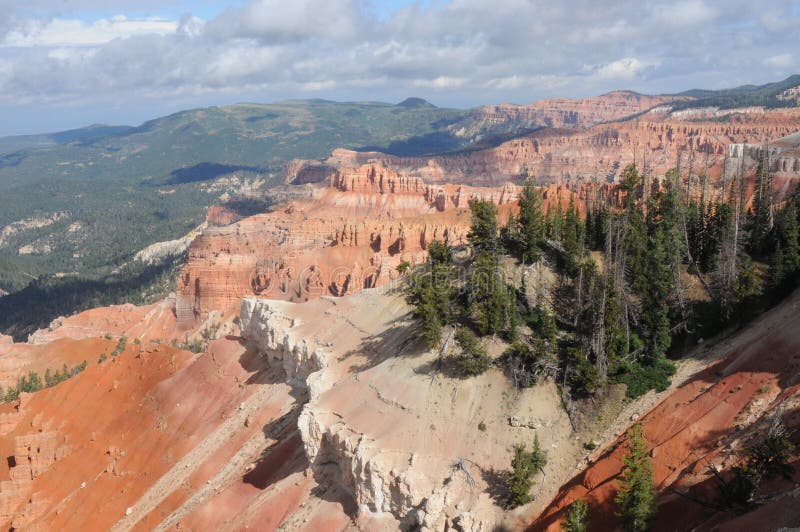 Cedar Breaks Utah immagine stock. Immagine di corroso - 43811181