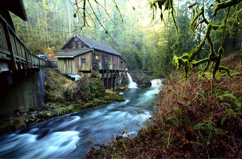 Cedar Creek Grist Mill editorial photo. Image of forest - 72034746