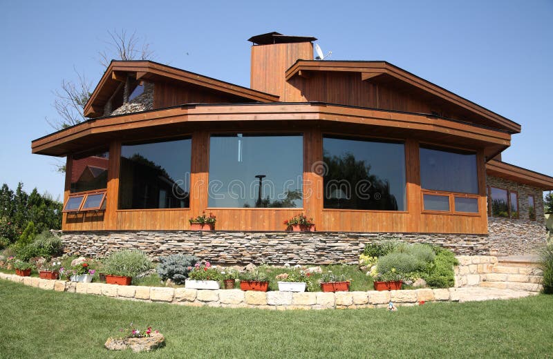 Cedar house stock image. Image of luxury, cozy, lawn - 15467269