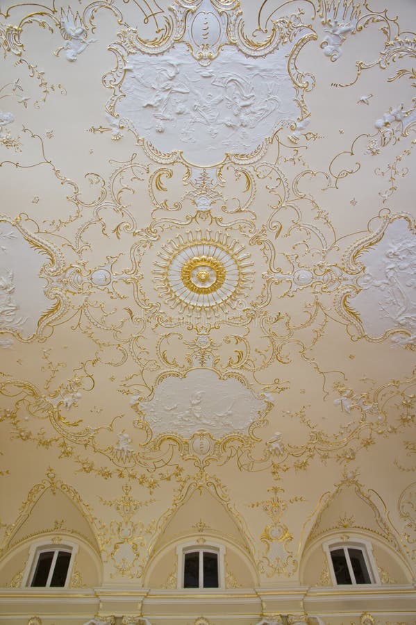 The Ceiling of the Palace with Beautiful Sculptures and Patterns ...