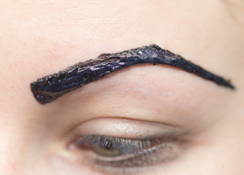 Cejas negras pintadas foto de archivo. Imagen de vista - 106834454