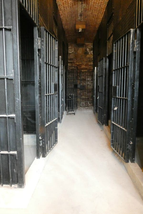 CÃ¡rcel vieja con celdas imagen de archivo. Imagen de hierro - 159359261