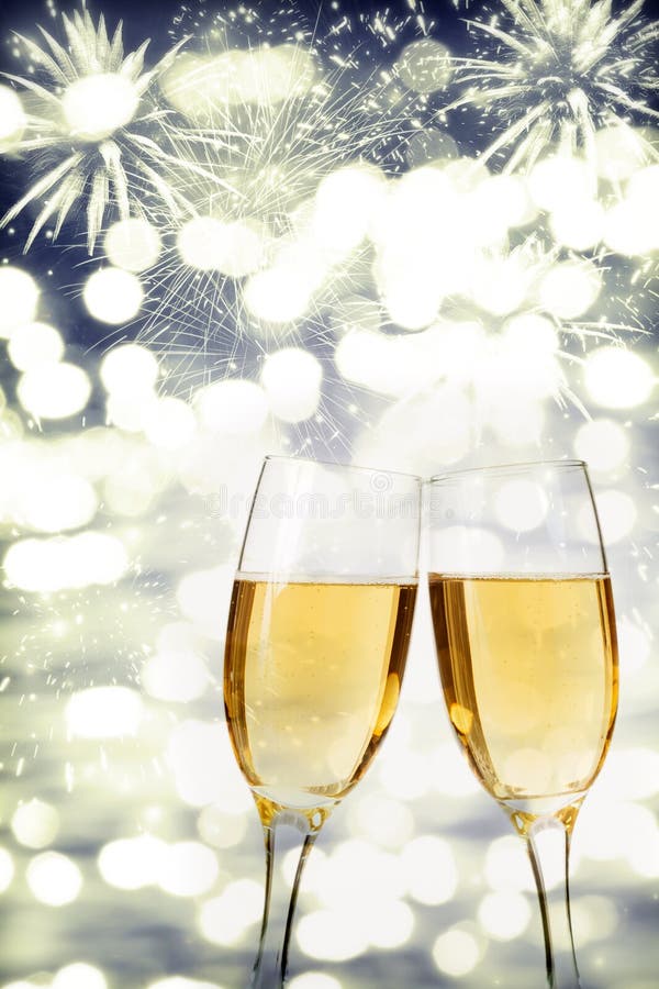 Celebrazione Del Nuovo Anno Con Champagne Ed I Fuochi D'artificio ... Celebrazione Del Nuovo Anno Con Champagne Ed I Fuochi D'artificio ...