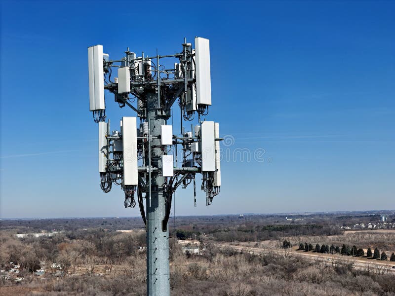 Cell Phone Antenna Array Mounted on Top of a Monopole Tower Foto de ...