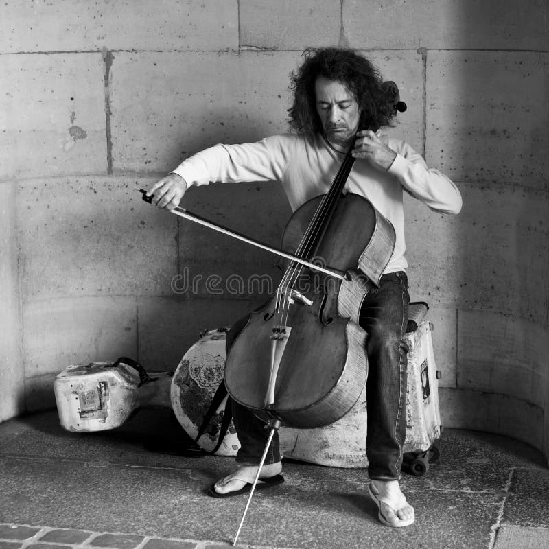 Cellist in Paris editorial photography. Image of july - 52234702