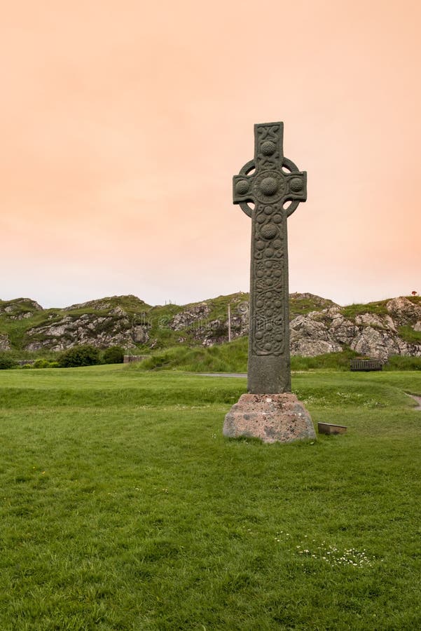 Ancient Celtic Cross, Christian High Cross at Iona Abbey, Scotland ...