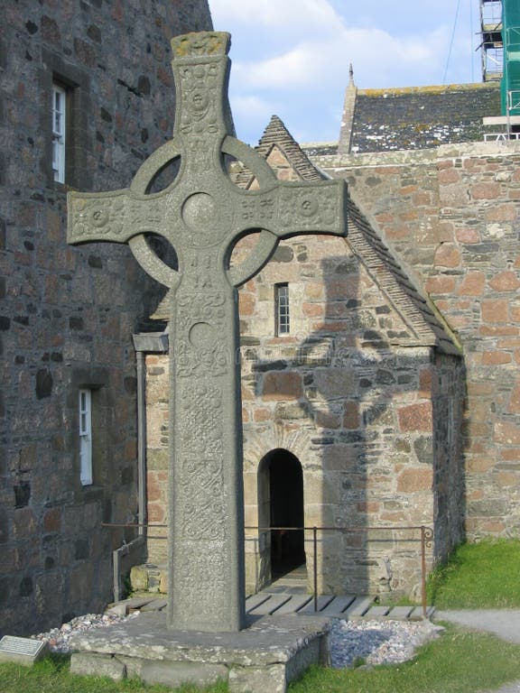 Celtic Cross and Iona Abbey Stock Image - Image of religion, building ...