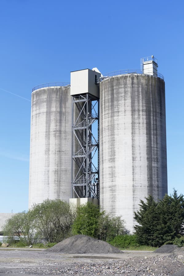 Cement Mixing Silo Concrete Tower in Glasgow Stock Image - Image of ...