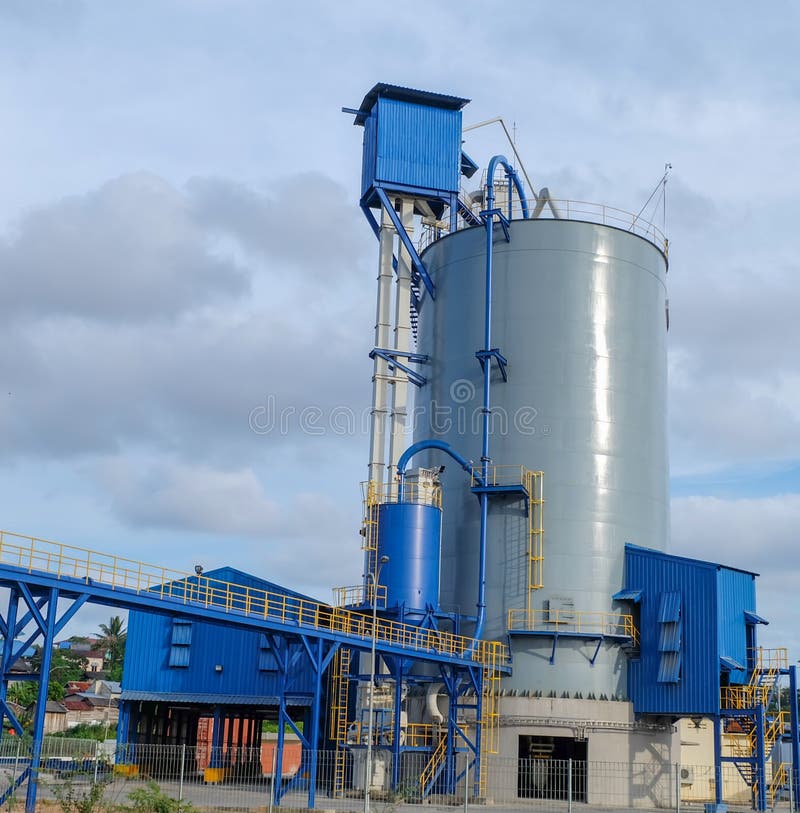 Concrete mixing plants stock image. Image of control - 20379665