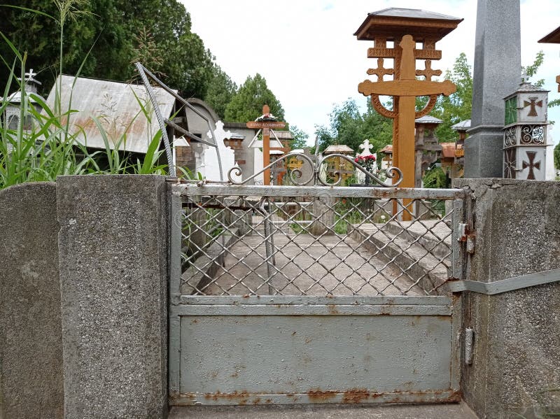 Cemetery gate stock image. Image of cross, tomb, graveyard - 249144781