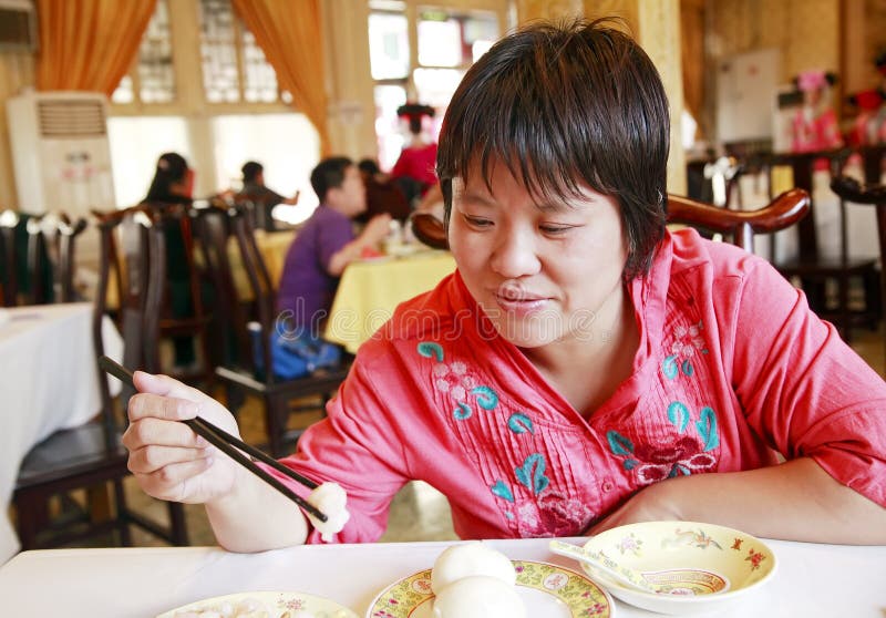 Cena china de la mujer imagen de archivo. Imagen de modelo - 11208453