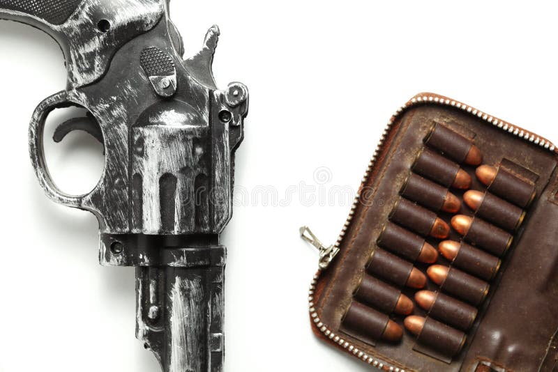 Cena da arma e da bala imagem de stock. Imagem de sujeira - 111485357