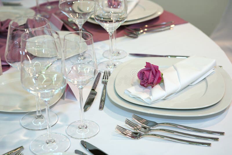 Cena de boda elegante imagen de archivo. Imagen de blanco - 21528281