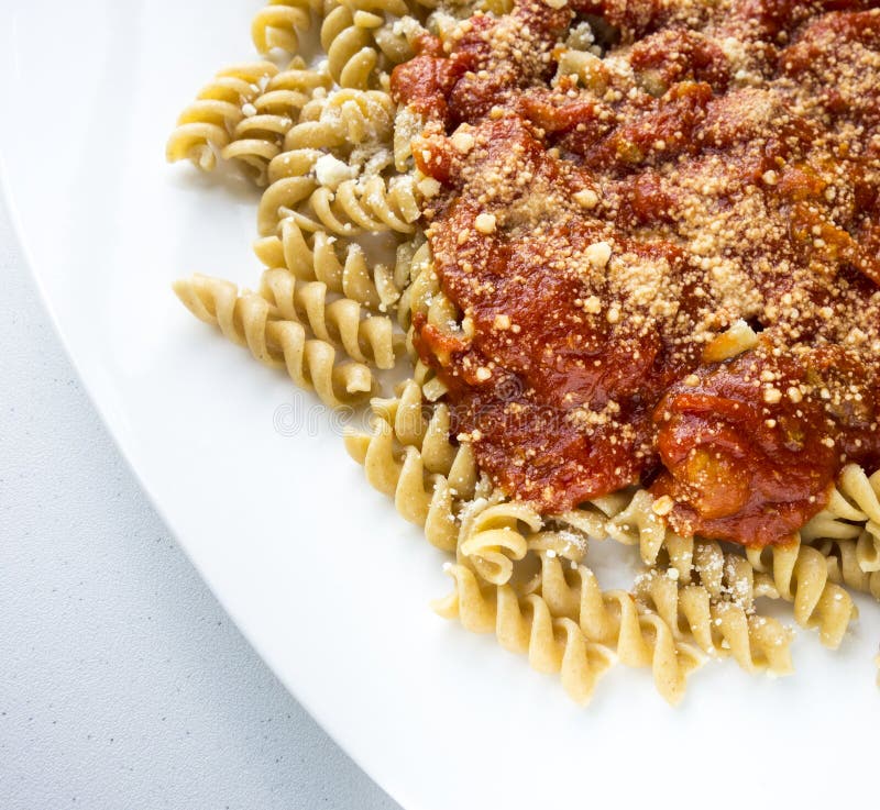 Cena della pasta fotografia stock. Immagine di parmigiano - 42693062