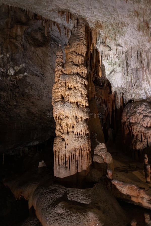 Cena interior da caverna imagem de stock. Imagem de caverna - 271835011