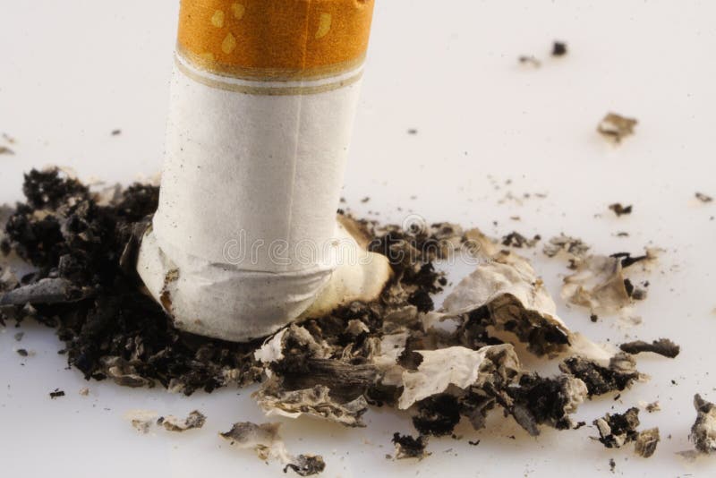Cendre de cigarette image stock. Image du mauvais, intoxiqué - 17739691