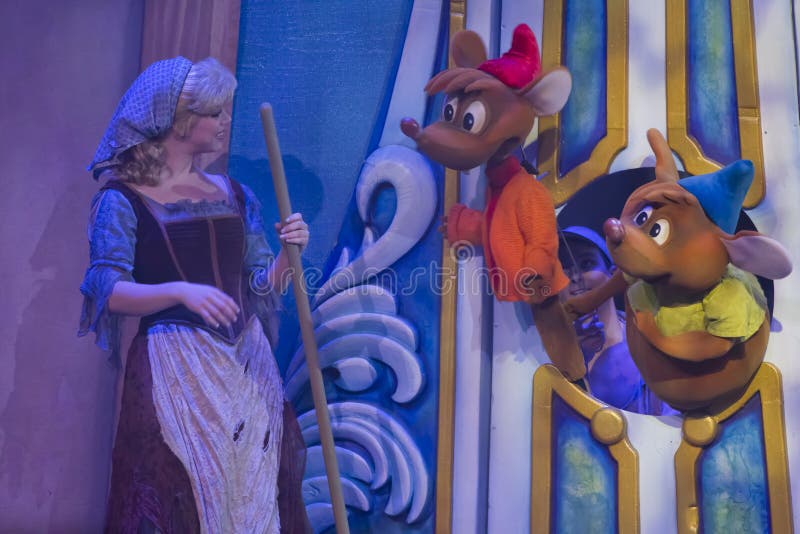 Cendrillon Parlant Aux Souris Image éditorial - Image du cendrillon ...