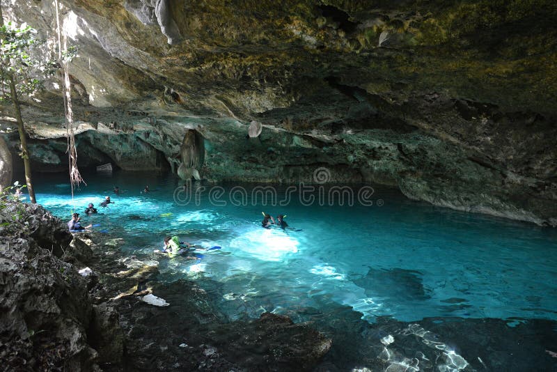 Cenote Dos Ojos in Der Yucatan-Halbinsel, Mexiko Stockbild - Bild von ...