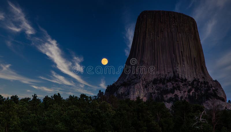 Center Moonrise on Devils Tower, Devils Tower National Monument ...