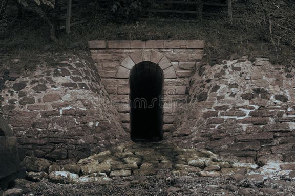 Dark and Foreboding Coastal Cave in Kinghorn, Fife, Scotland Stock ...