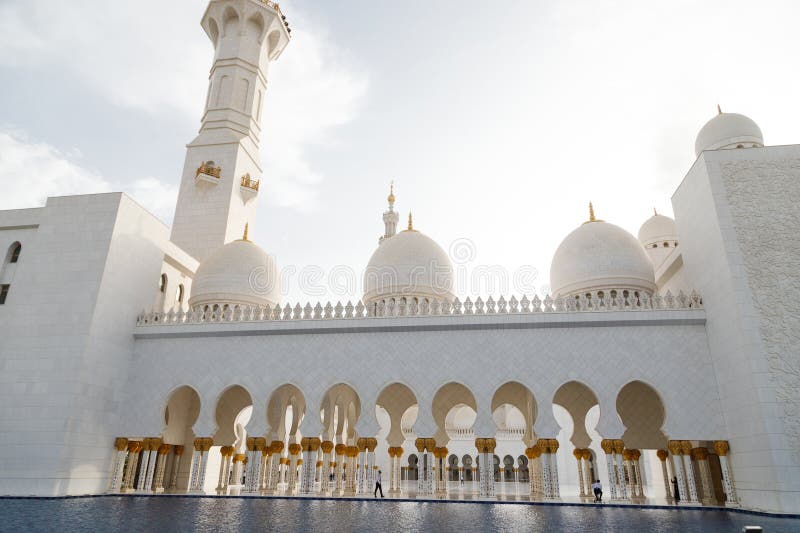 The Center of the Sheikh Zayed Grand Mosque in Abu Dhabi Stock Image ...