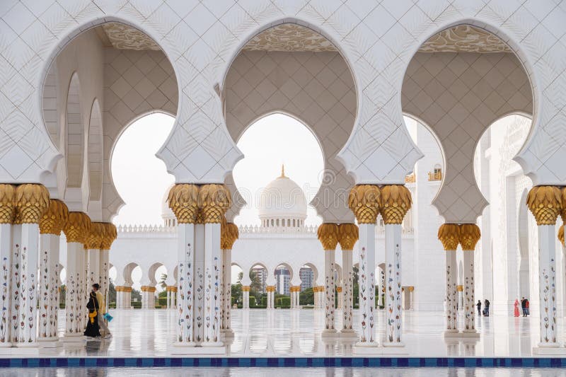 The Center of the Sheikh Zayed Grand Mosque in Abu Dhabi Stock Image ...
