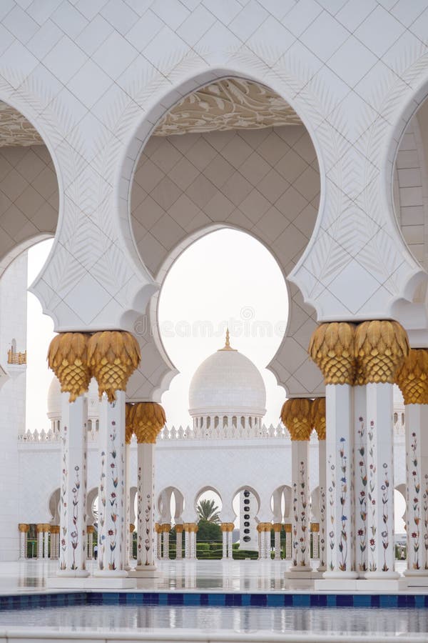 The Center of the Sheikh Zayed Grand Mosque in Abu Dhabi Stock Image ...