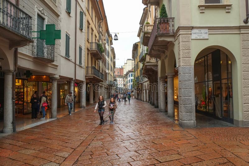 Center of Varese, Italy editorial photo. Image of europe - 140774756