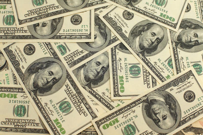 Cento dollari fotografia stock. Immagine di verde, dollaro - 13611742