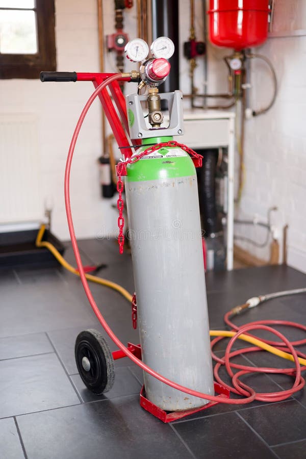 Central Heating Leak Detection Tracer Gas Cylinder in a UK Home ... Central Heating Leak Detection Tracer Gas Cylinder in a UK Home ...