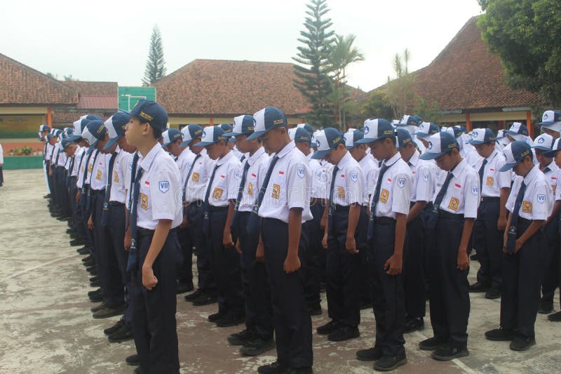 Junior High School Students Held a Flag Ceremony. Editorial Photography ...