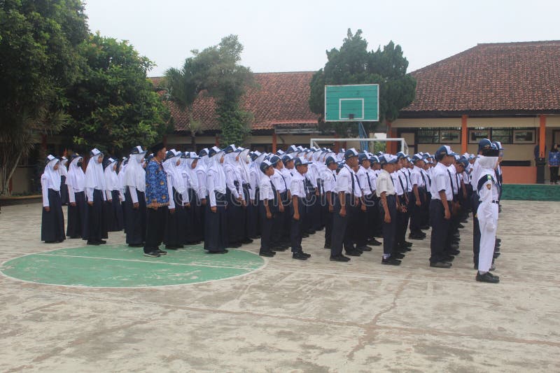 Junior High School Students Held a Flag Ceremony. Editorial Photography ...